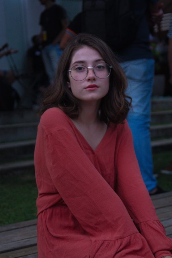 Mi-a scris Ana, fata din rândul de la geam: "Cel mai important e să ...